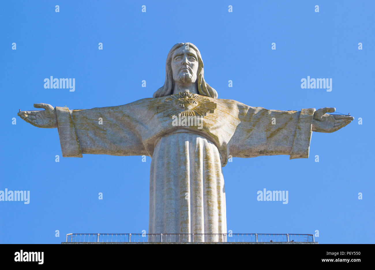 Portugal almada church cristo rei -Fotos und -Bildmaterial in hoher ...