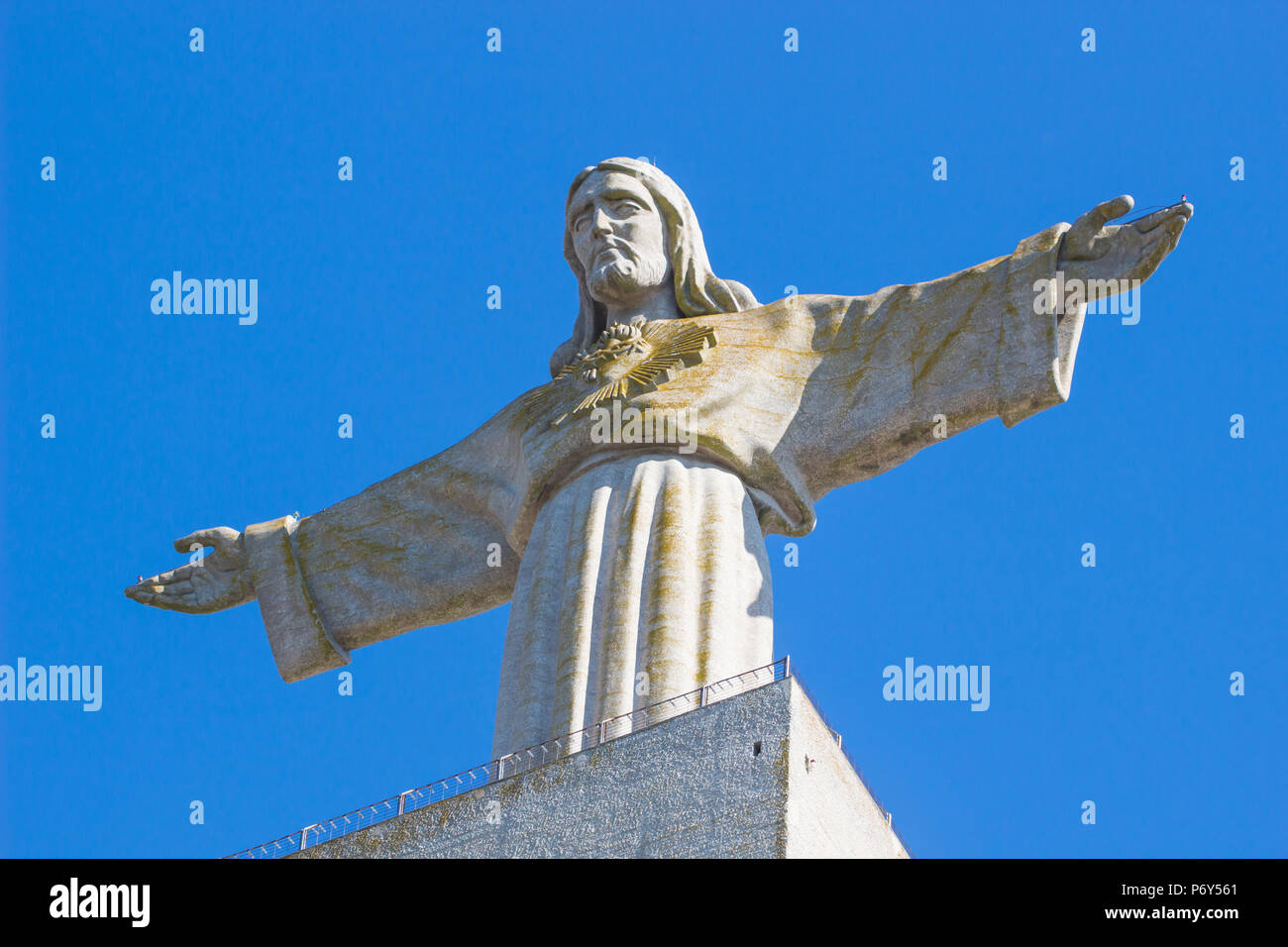 Portugal almada church cristo rei -Fotos und -Bildmaterial in hoher ...