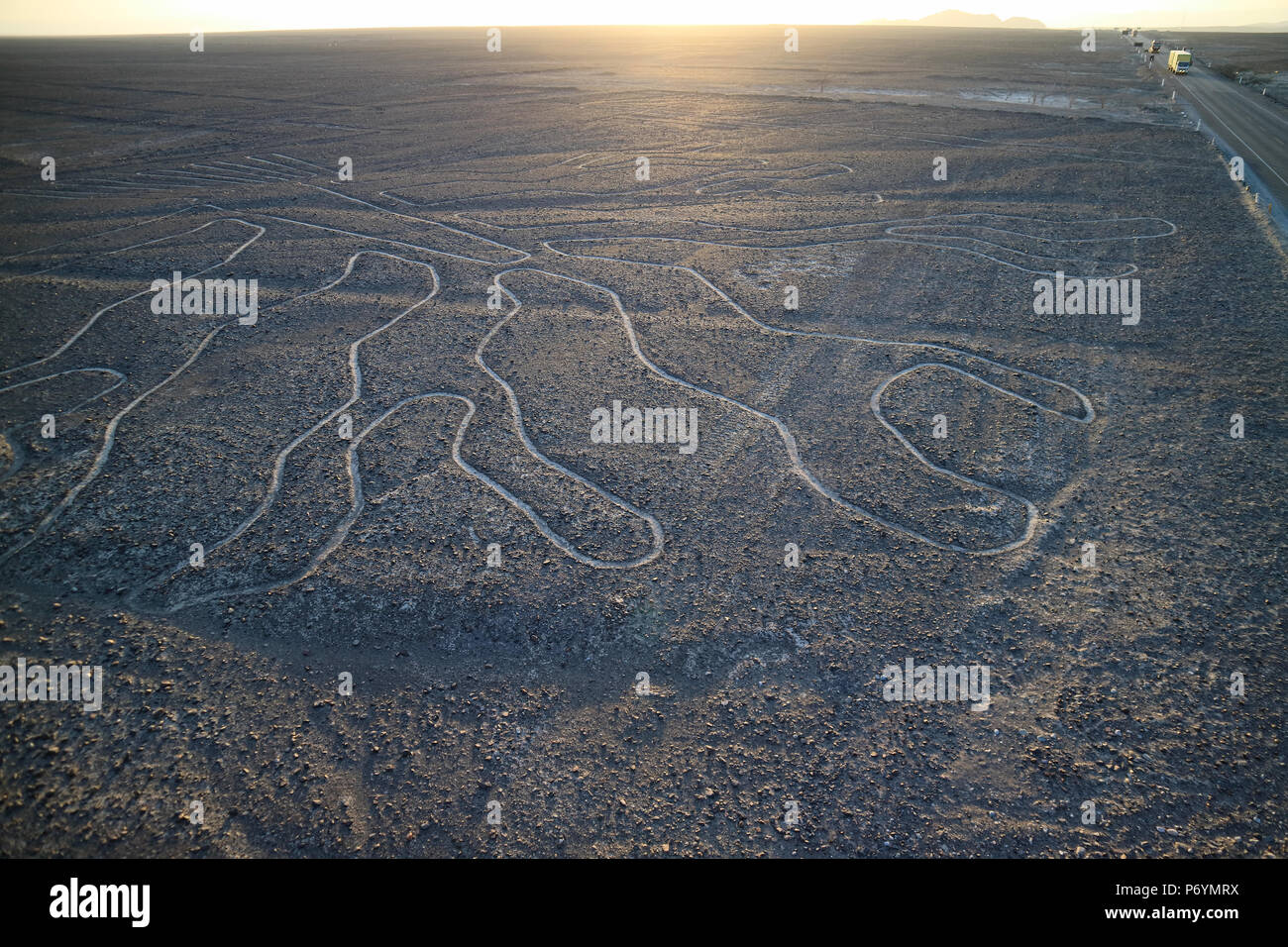 Die berühmten grossen alten Geoglyphen Nazca Linien genannt Arbol (Baum ...