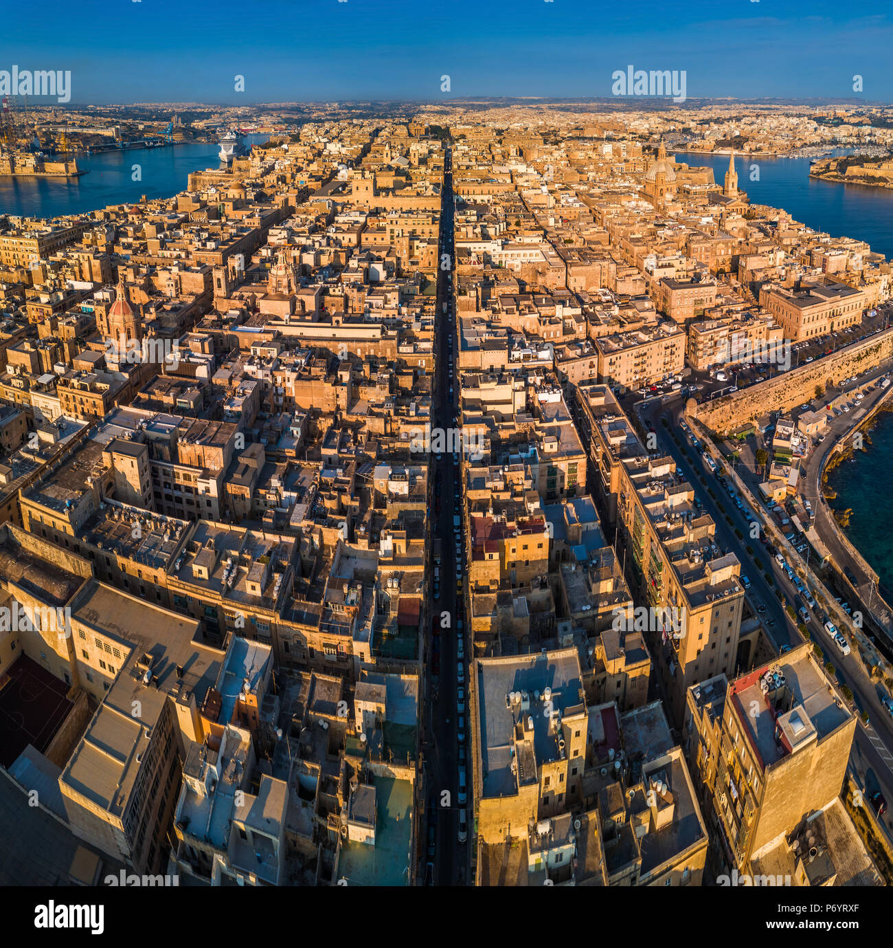 Valletta, Malta - Die antike Stadt Valletta von oben mit Triq Ir-Repubblika, die schmalen High ...