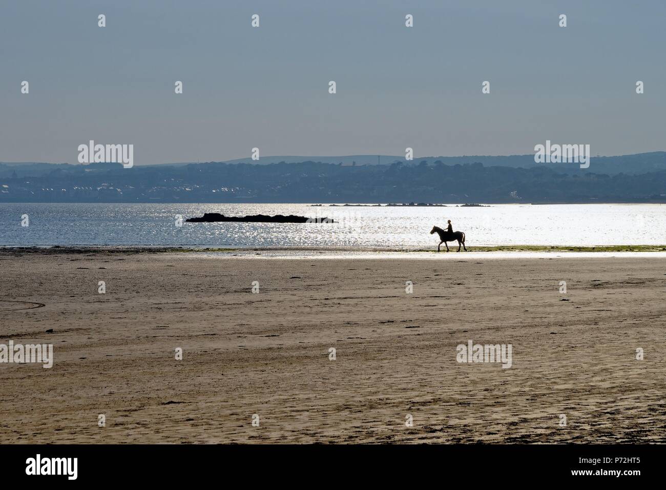 Reiter und pferd am strand -Fotos und -Bildmaterial in hoher Auflösung ...