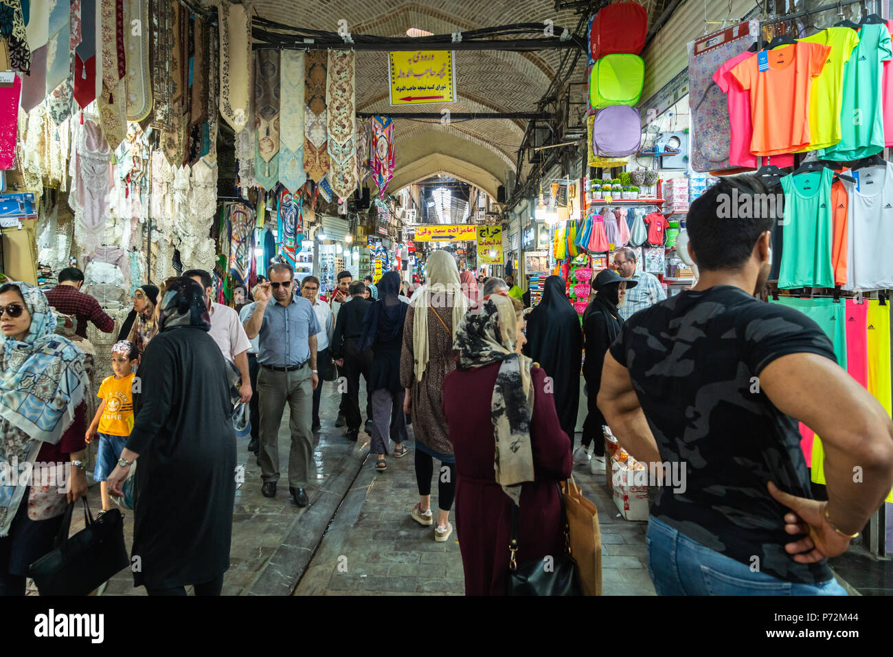 Teheran, Iran - Juni, 2018: der Große Basar in Teheran, Iran. Der Große ...
