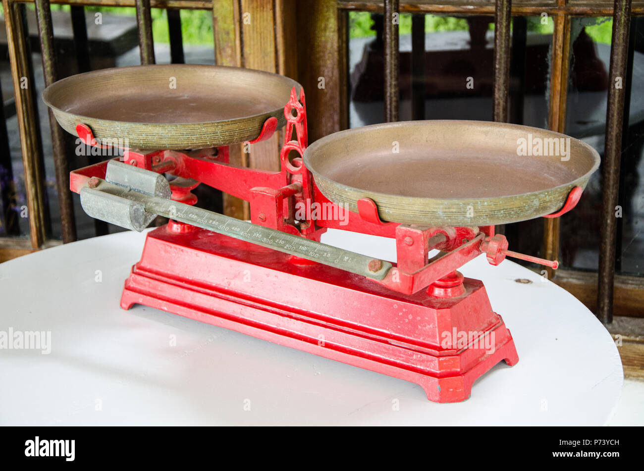 Vintage balance -Fotos und -Bildmaterial in hoher Auflösung – Alamy