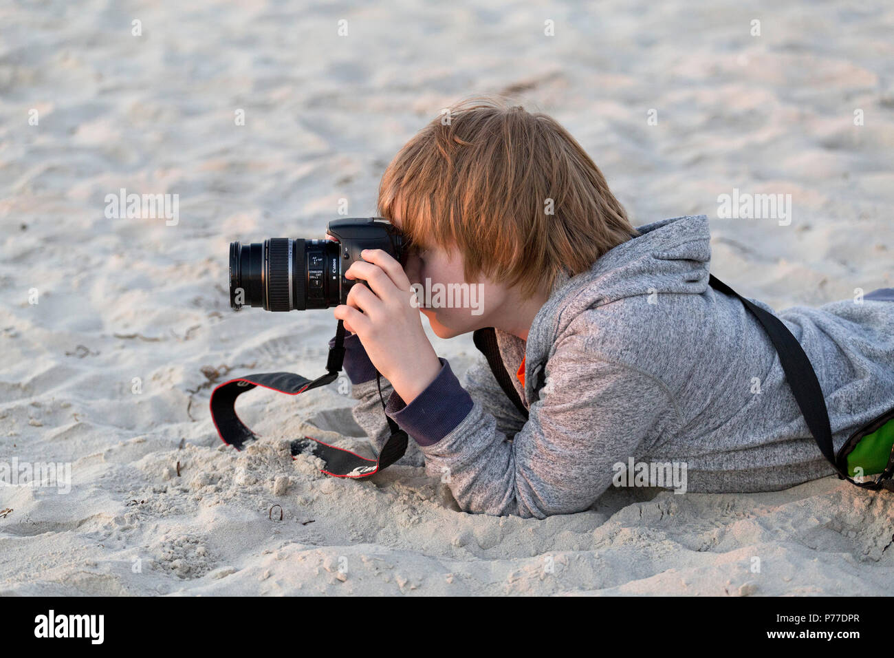 12 13 jahre junge strand -Fotos und -Bildmaterial in hoher Auflösung ...