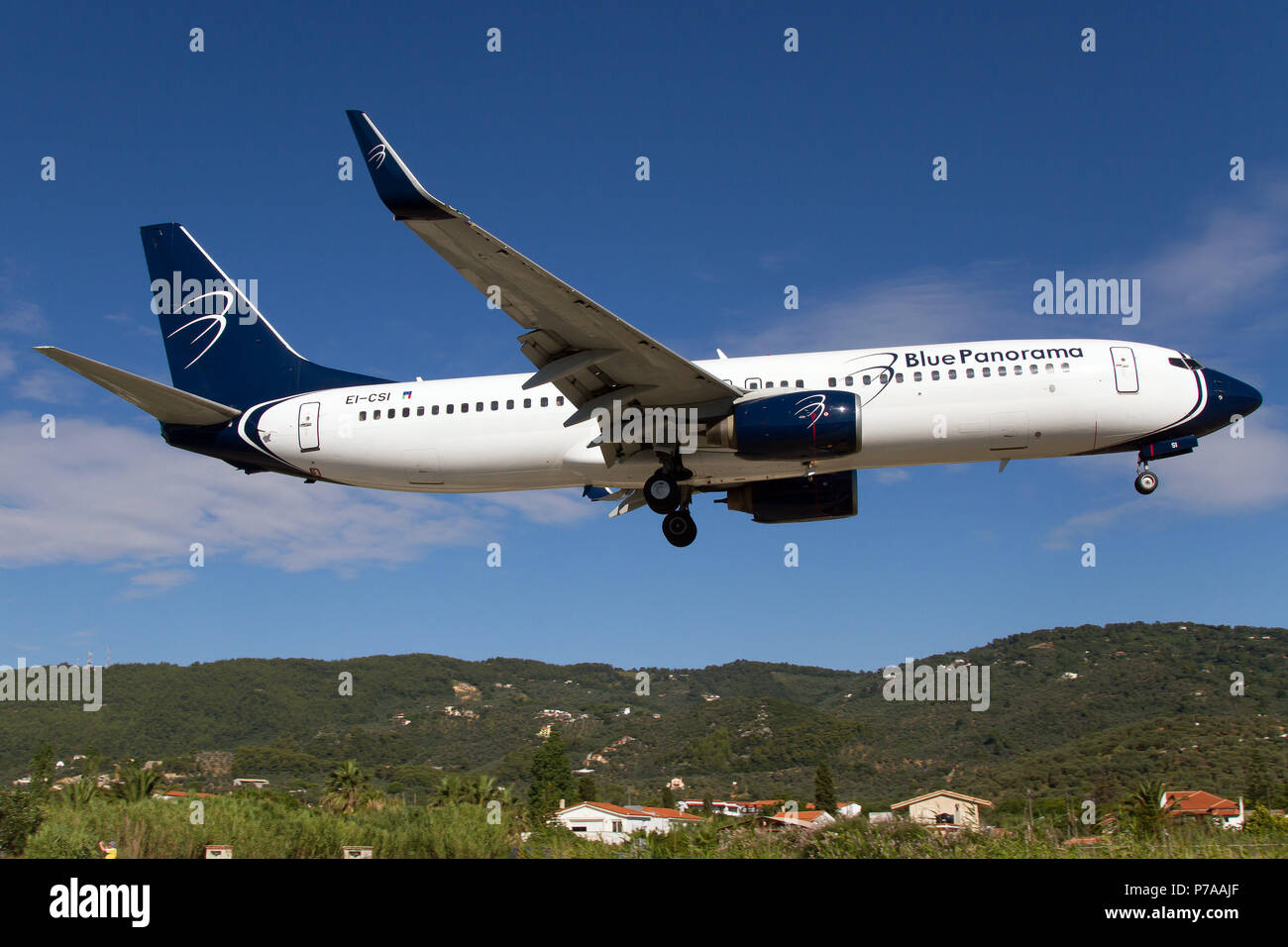 Landung am flughafen skiathos -Fotos und -Bildmaterial in hoher ...