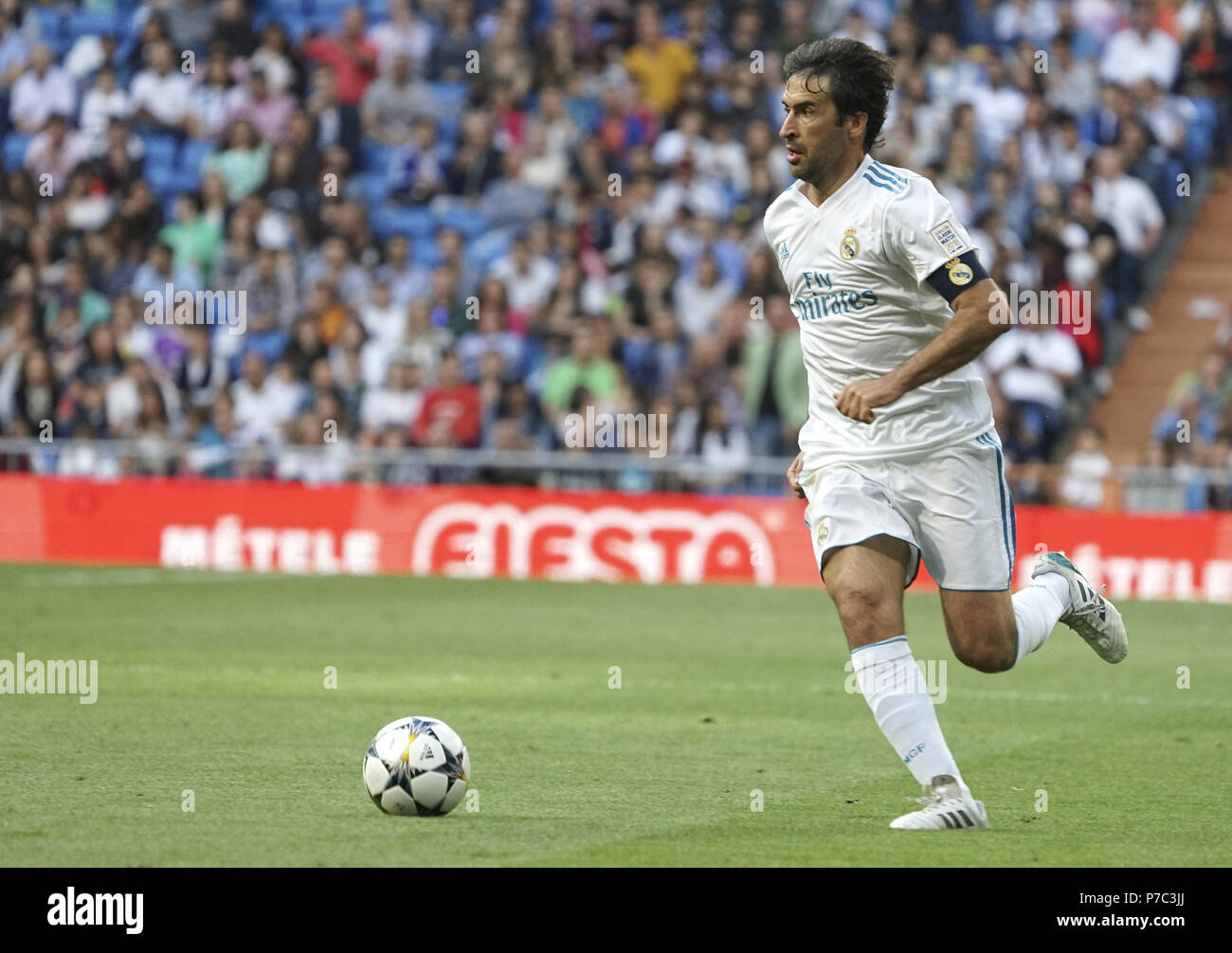 Stadio santiago bernabeu raul gonzalez -Fotos und -Bildmaterial in ...