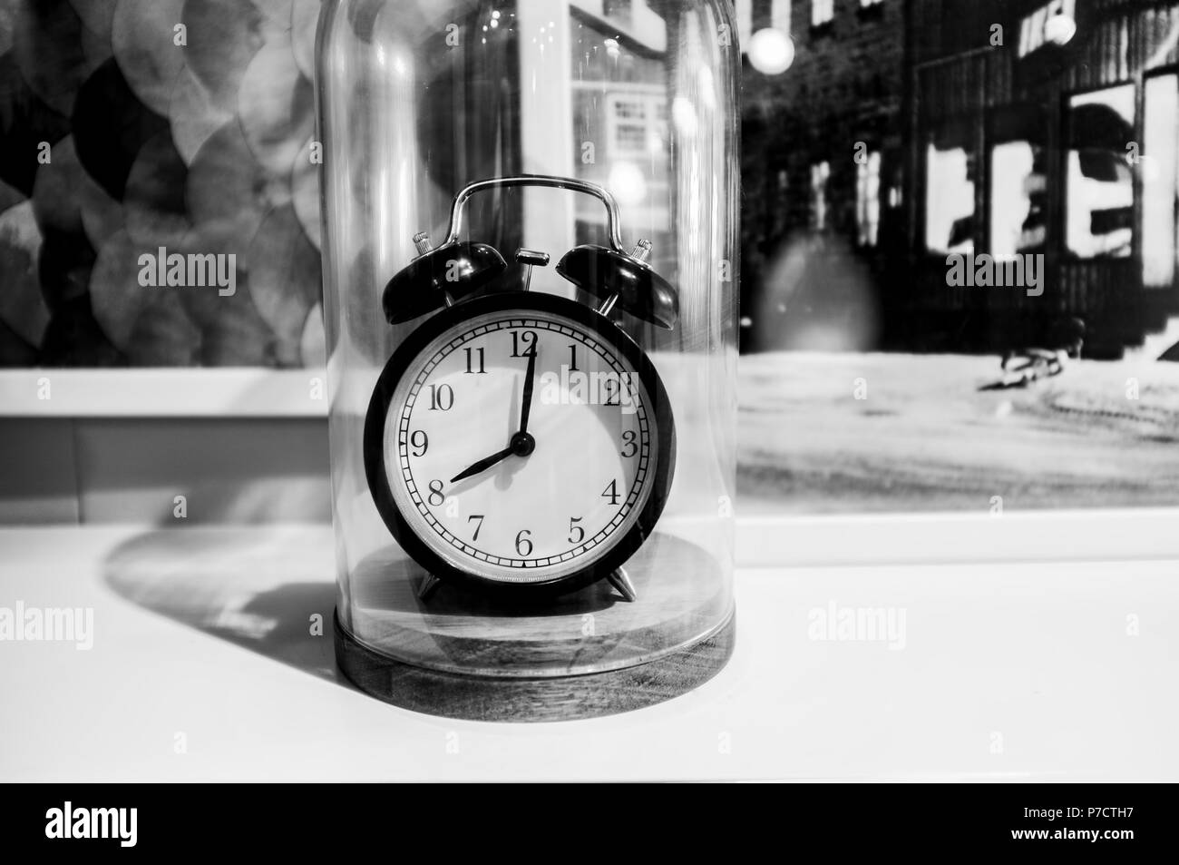 Mitternacht uhr -Fotos und -Bildmaterial in hoher Auflösung – Alamy