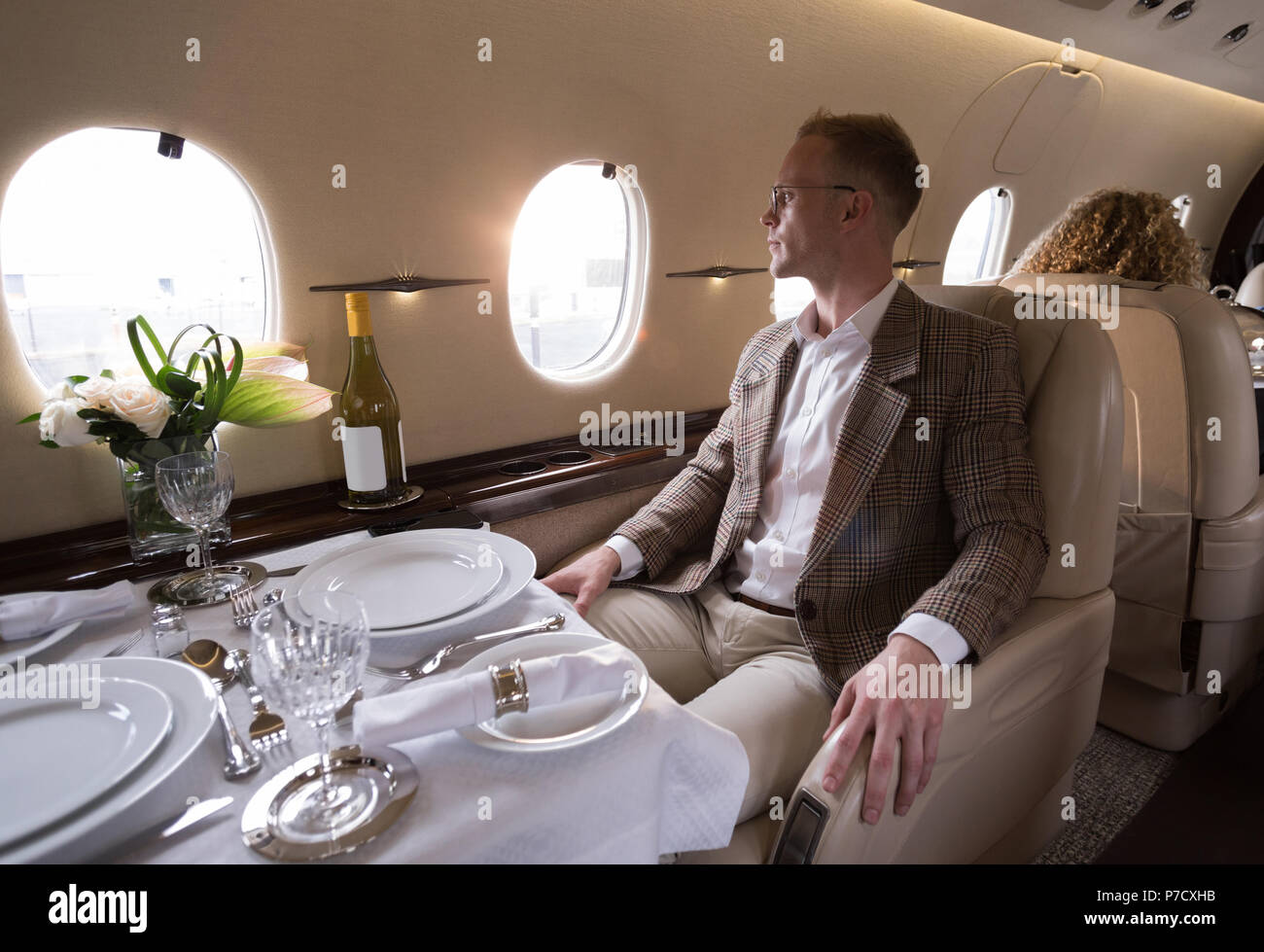 Private jet woman -Fotos und -Bildmaterial in hoher Auflösung – Alamy