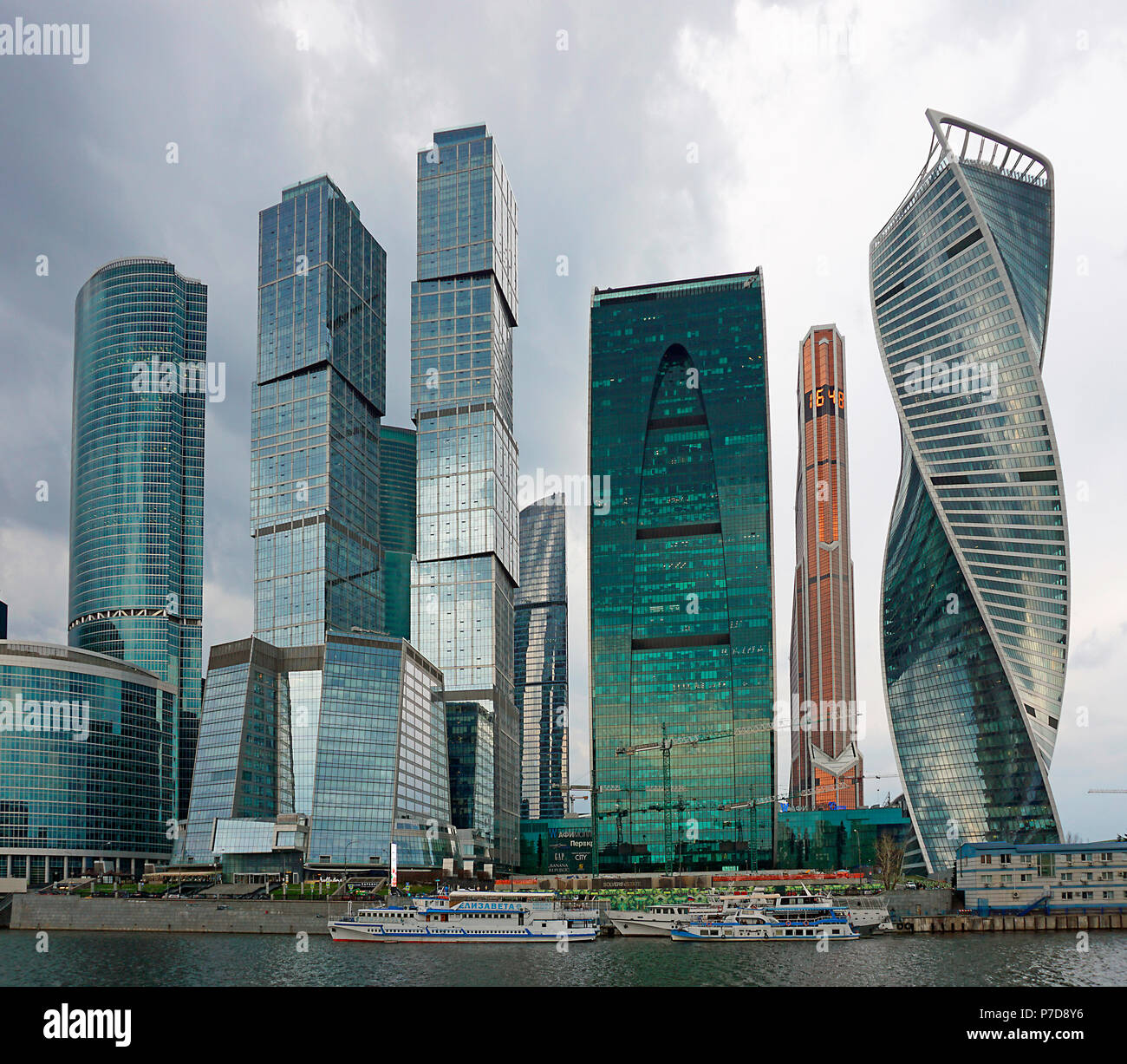 Moskau skyline von der moskwa mit der -Fotos und -Bildmaterial in hoher ...