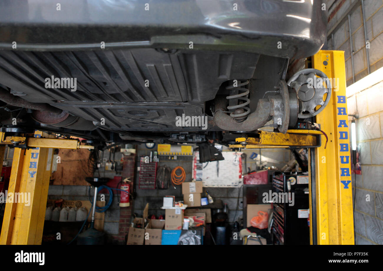 Fahrwerk von autos -Fotos und -Bildmaterial in hoher Auflösung – Alamy