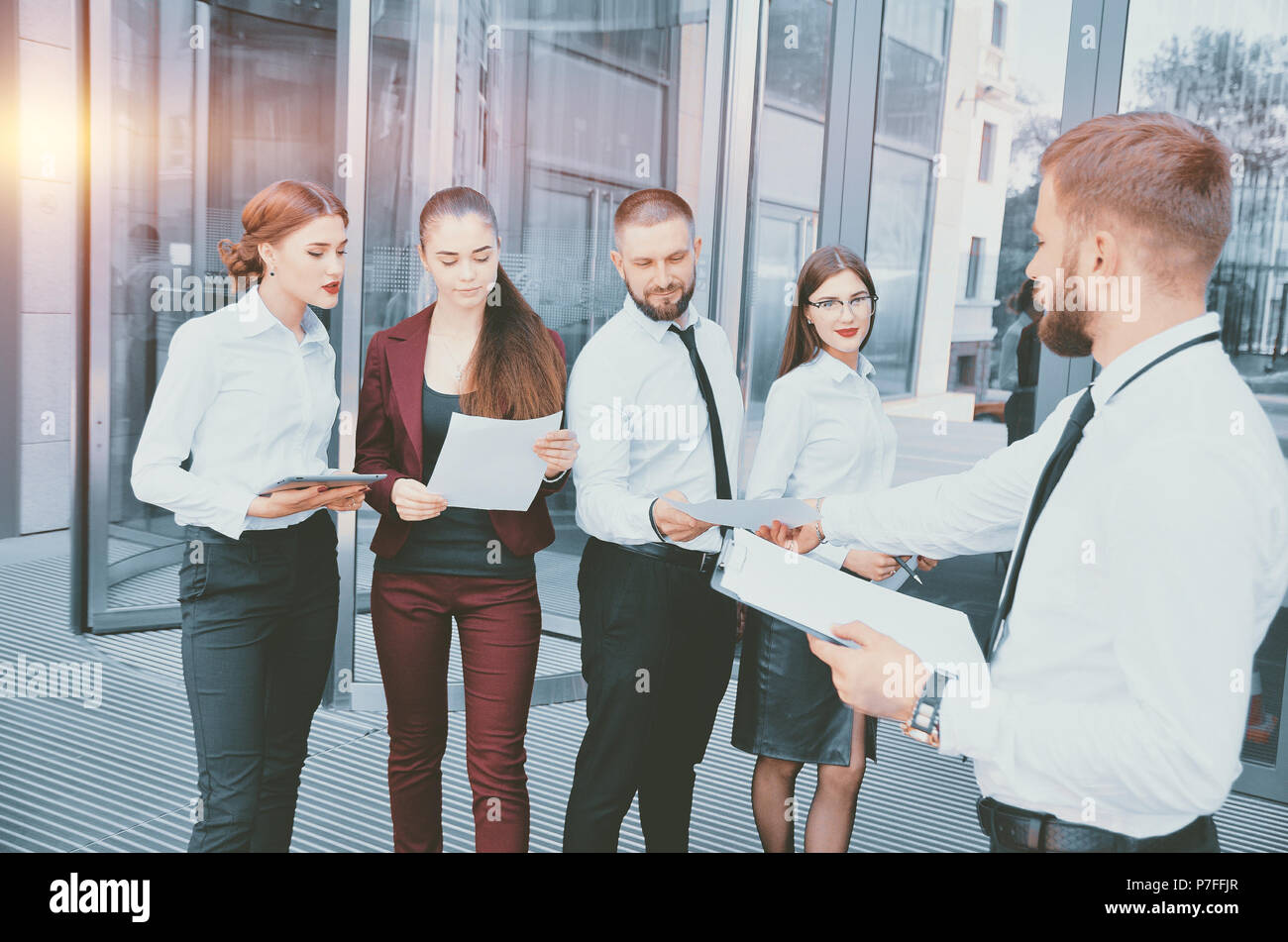 Mitarbeiter Teamarbeit Stockfotos und -bilder Kaufen - Alamy