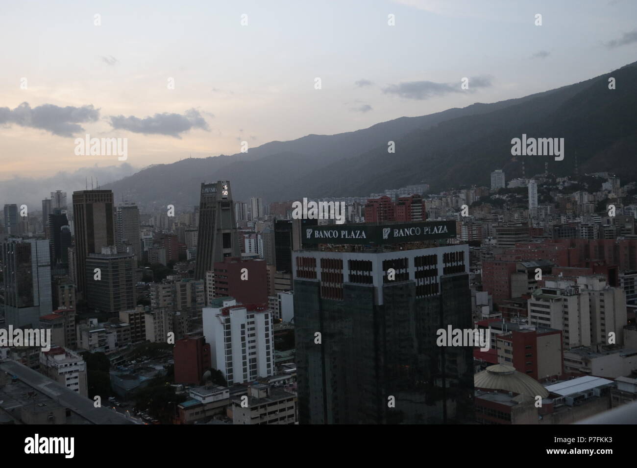Caracas venezuela aerial view downtown -Fotos und -Bildmaterial in ...