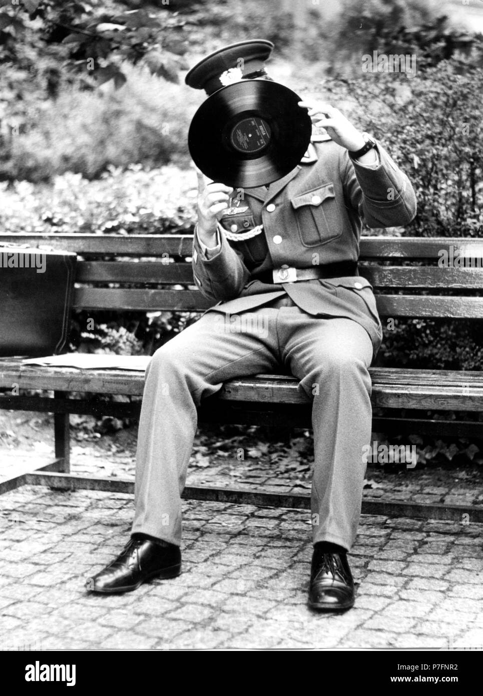 Soldat angestellt -Fotos und -Bildmaterial in hoher Auflösung – Alamy