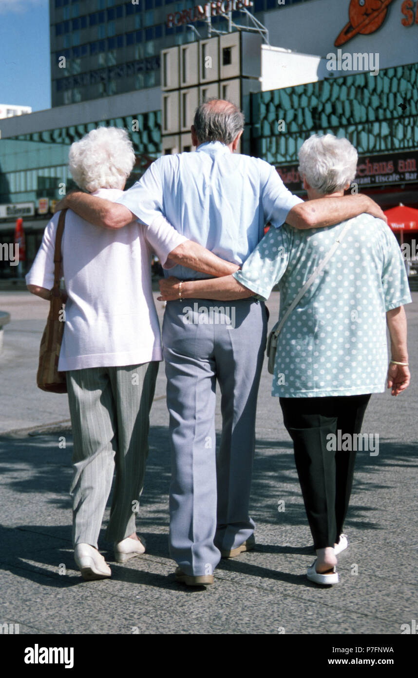 Alte damen -Fotos und -Bildmaterial in hoher Auflösung – Alamy