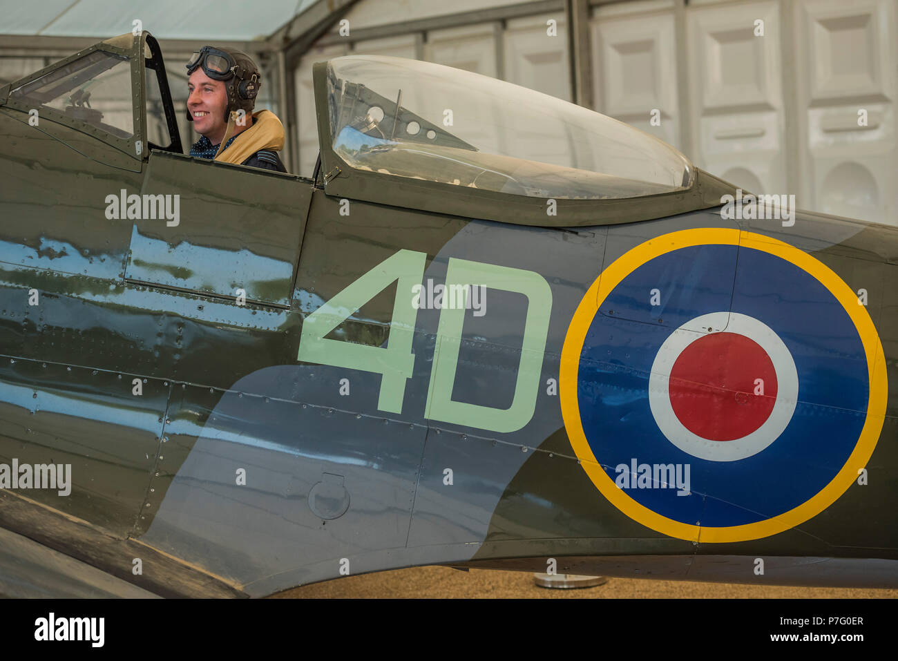 Spitfire pilot in cockpit -Fotos und -Bildmaterial in hoher Auflösung ...