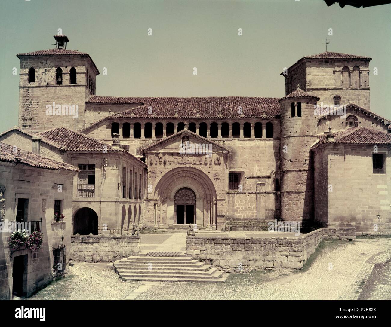Exterieur DE LA COLEGIATA DE SANTILLANA DEL MAR - SIGLO XII-ROMANICO ...