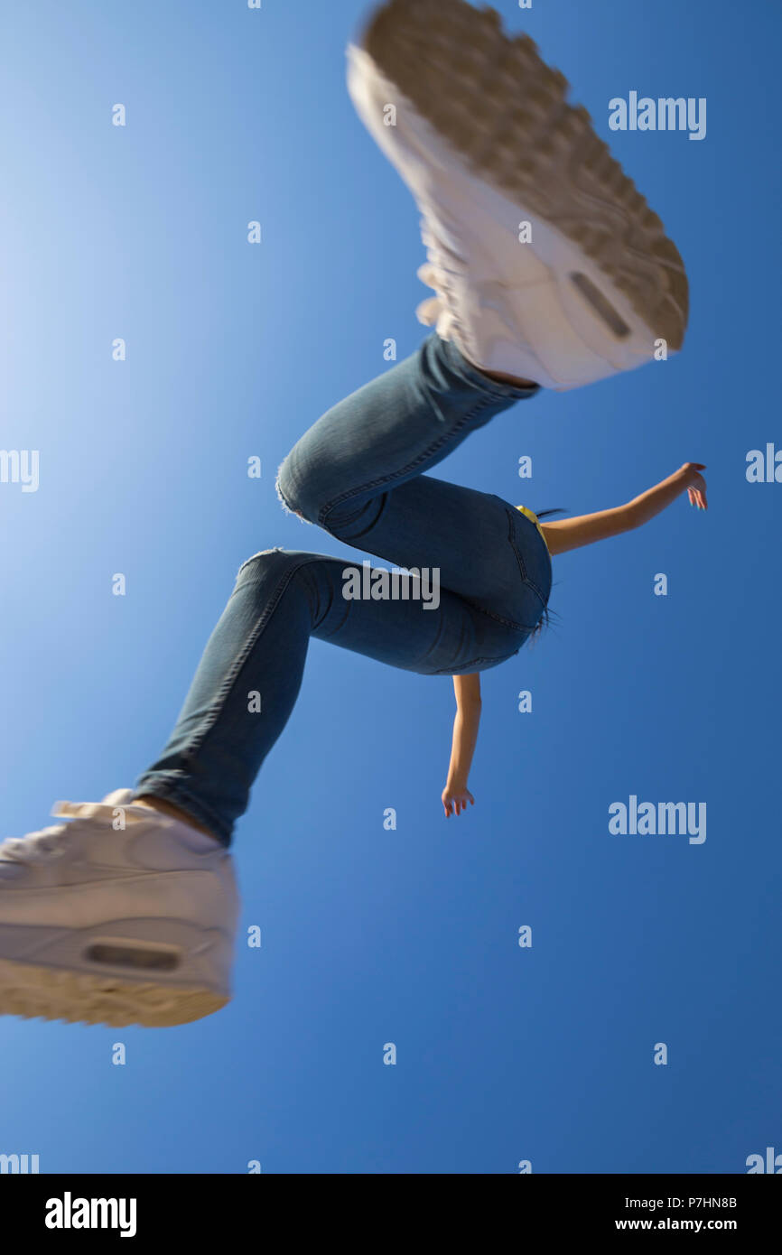 Teen beine gespreizt -Fotos und -Bildmaterial in hoher Auflösung – Alamy