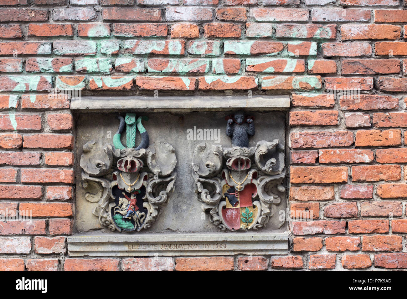 Bemalte reliefs -Fotos und -Bildmaterial in hoher Auflösung – Alamy