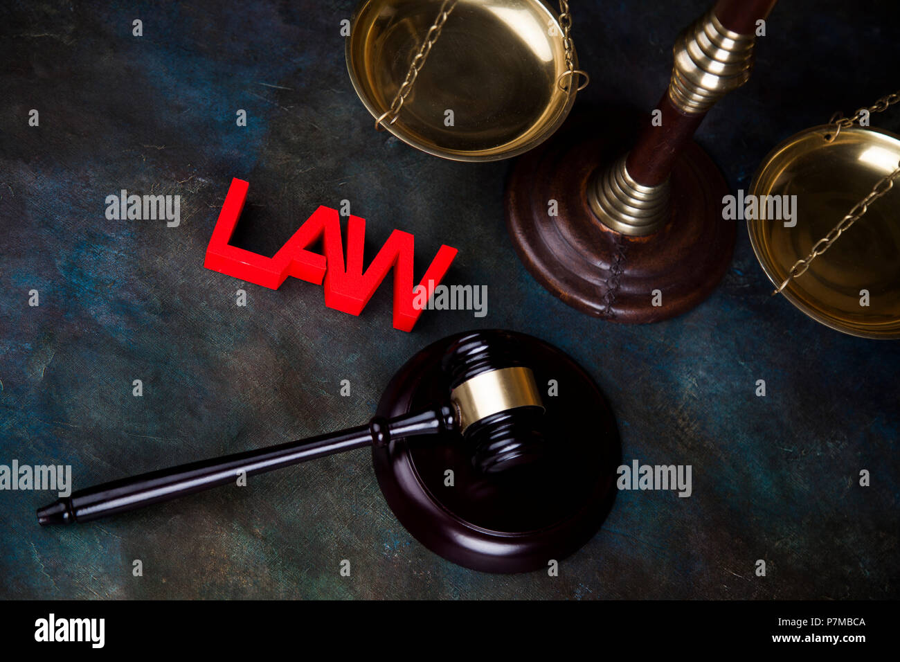 Gesetz Thema, Hammer des Richters, Justiz, Schreibtisch aus Holz ...