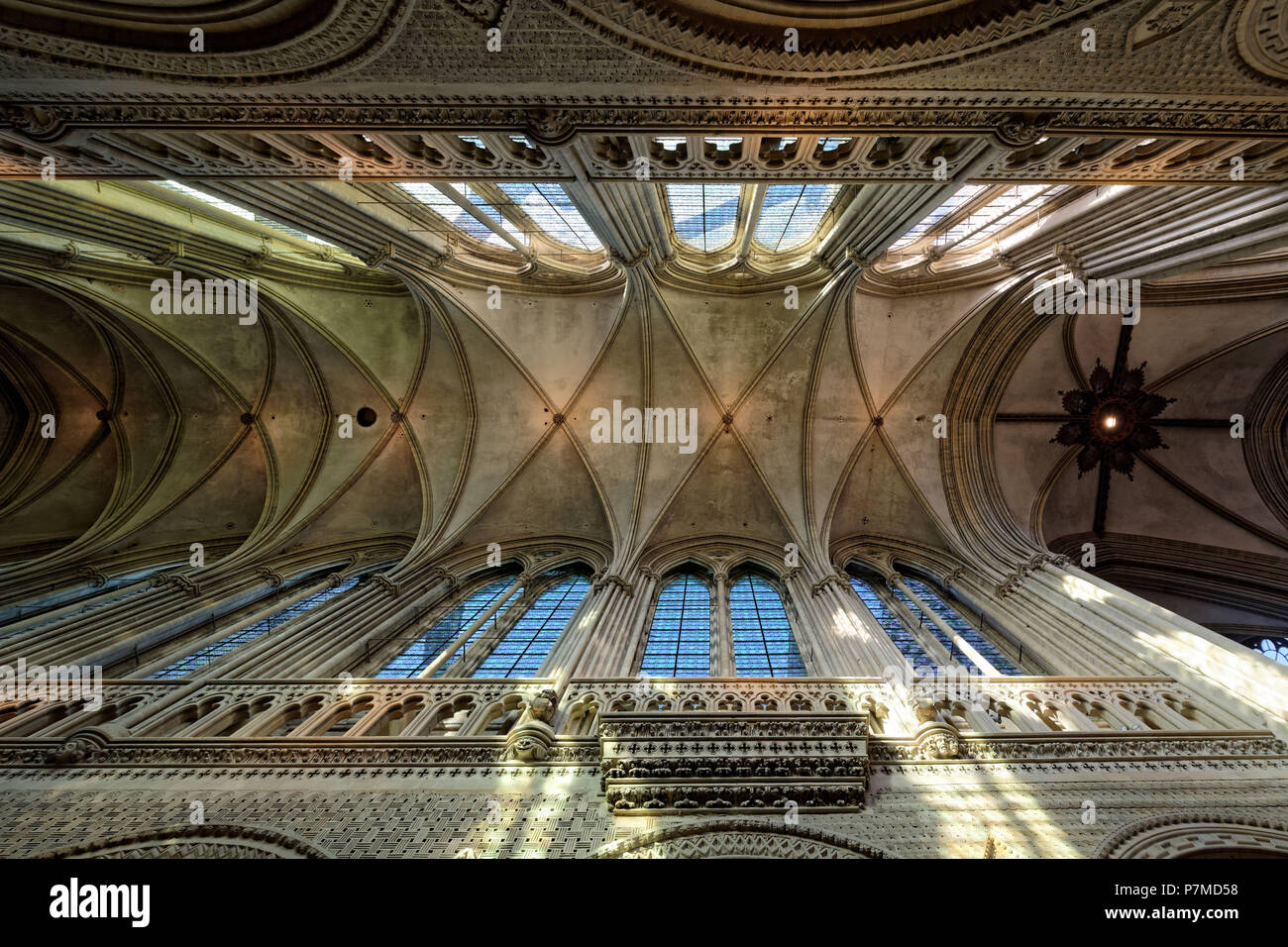 Notre dame kathedrale kirchenschiff -Fotos und -Bildmaterial in hoher Auflösung - Seite 2 - Alamy