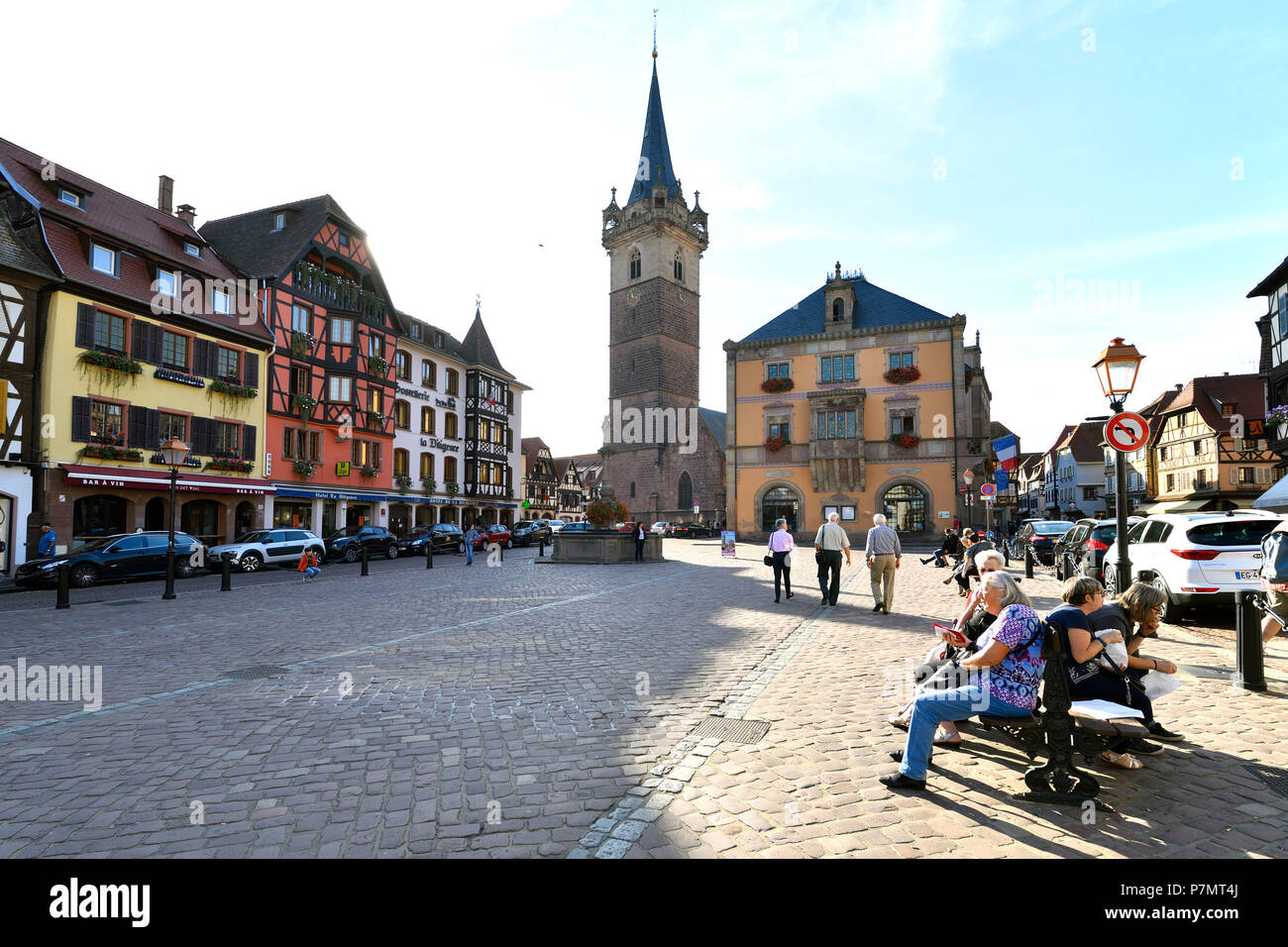 Frankreich, Bas Rhin, Obernai, Marktplatz, der Kapelle Turm, Sainte ...