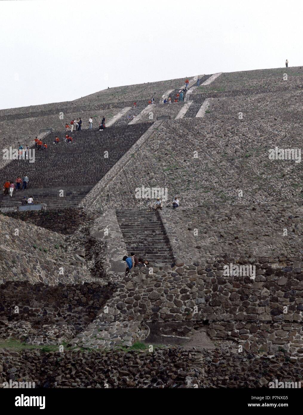 Piramide azteca de mexico -Fotos und -Bildmaterial in hoher Auflösung ...