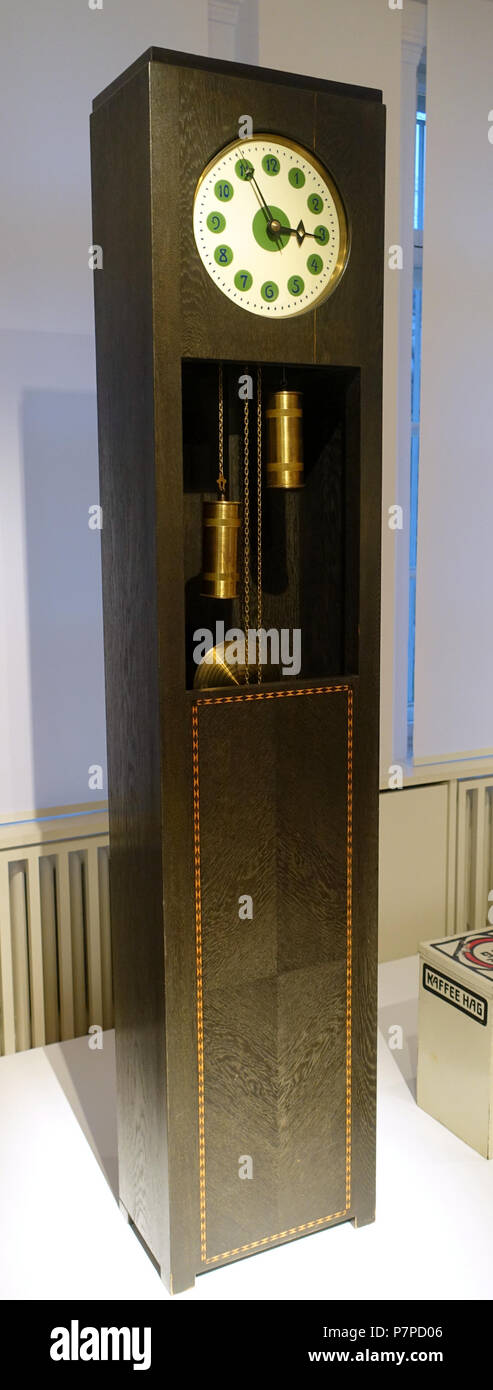 Bruno paul uhr -Fotos und -Bildmaterial in hoher Auflösung – Alamy