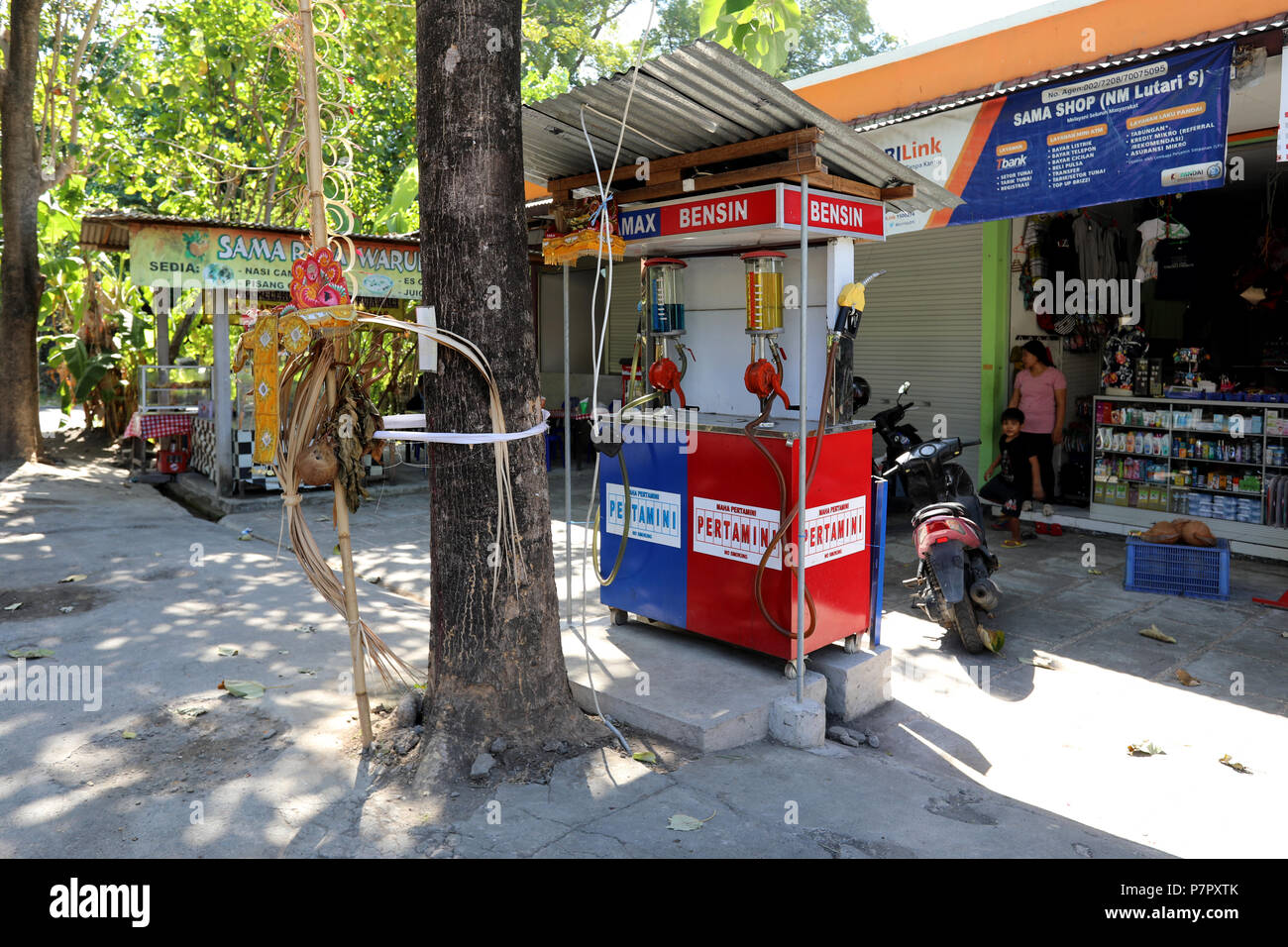 Small gas station -Fotos und -Bildmaterial in hoher Auflösung – Alamy
