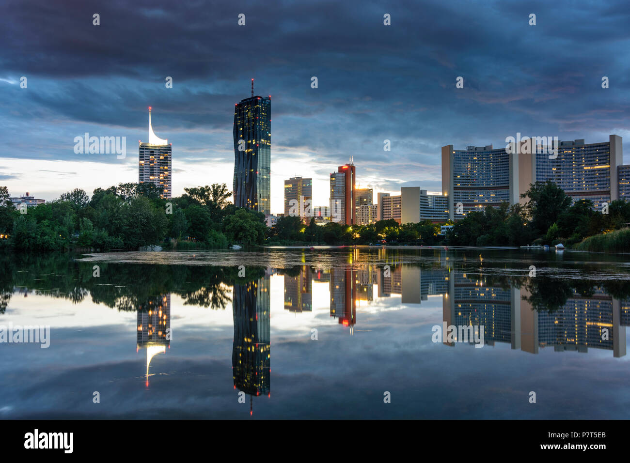 Wien, Wien: See Kaiserwasser, Donaucity mit DC Tower 1, UN-Gebäude UNO ...