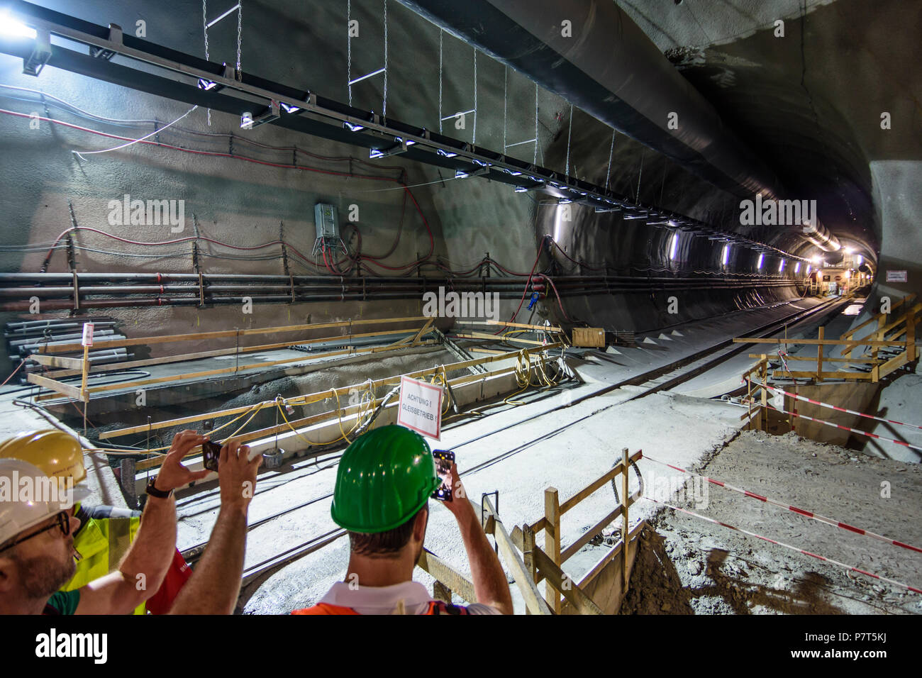 Spital am Semmering: Besucher der Semmering-Basistunnel (Semmering Basistunnel) der ...