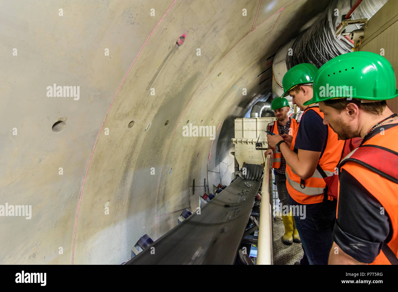 Spital am Semmering: Förderband mit gebrochenen Steine in Tunnelbohrmaschine an Semmering ...