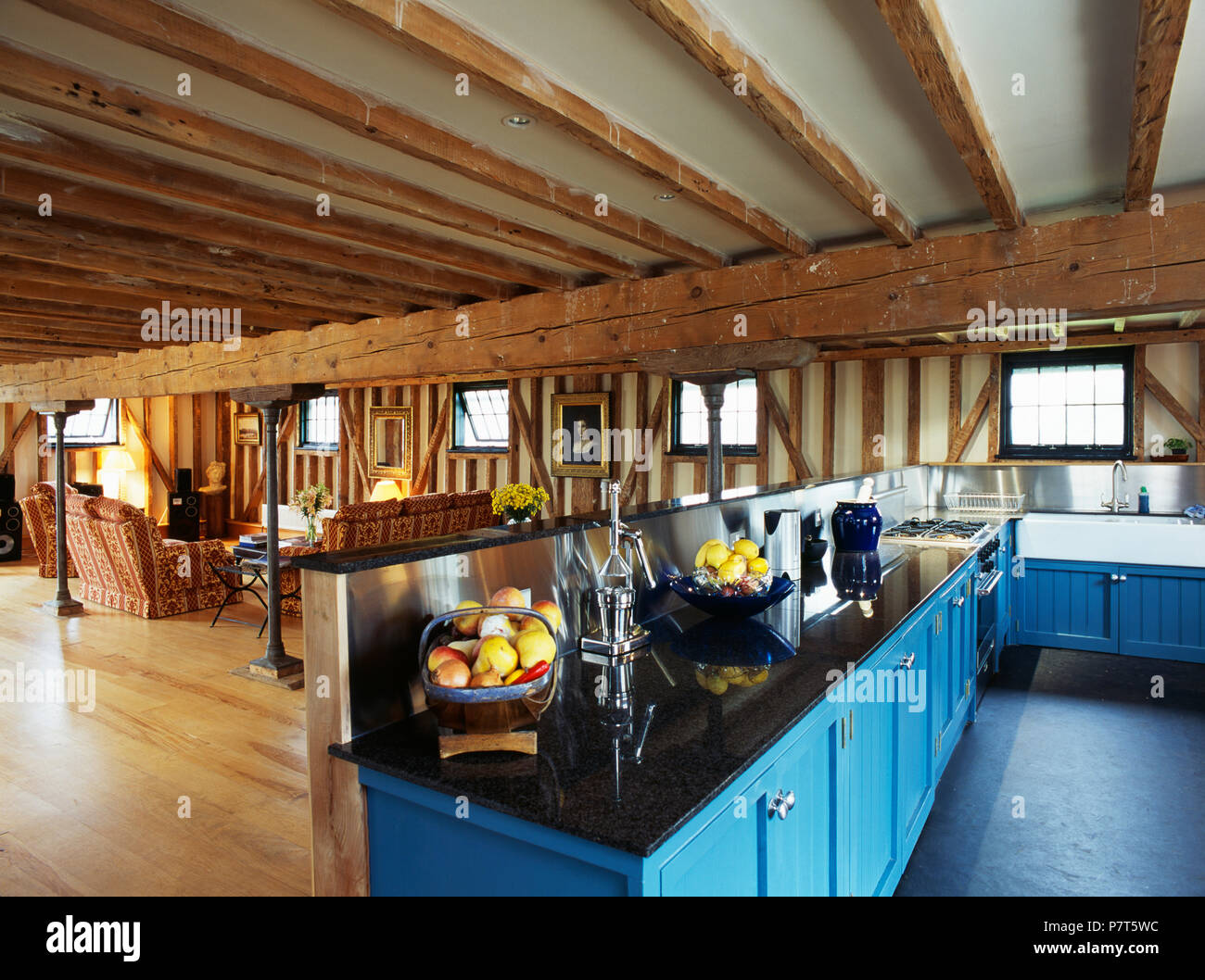 Offene küche mit balken -Fotos und -Bildmaterial in hoher Auflösung – Alamy