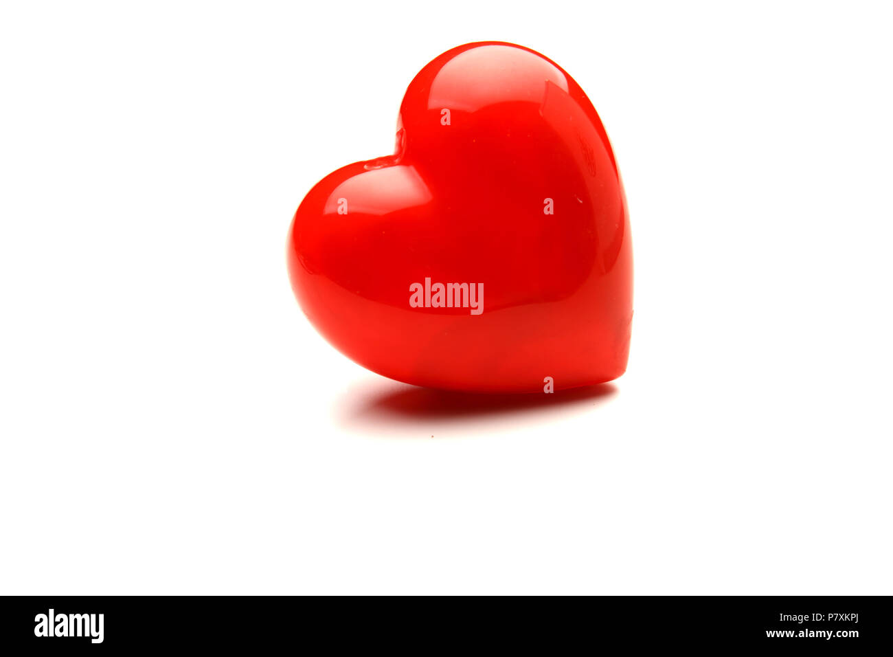 Rotes herz symbol auf weißem hintergrund Ausgeschnittene Stockfotos und ...