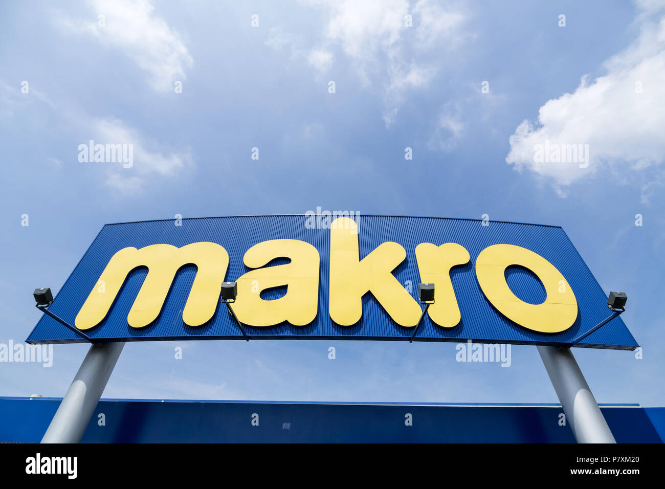 Makro Zeichen in Zweigstellen. Makro ist eine internationale Marke von ...