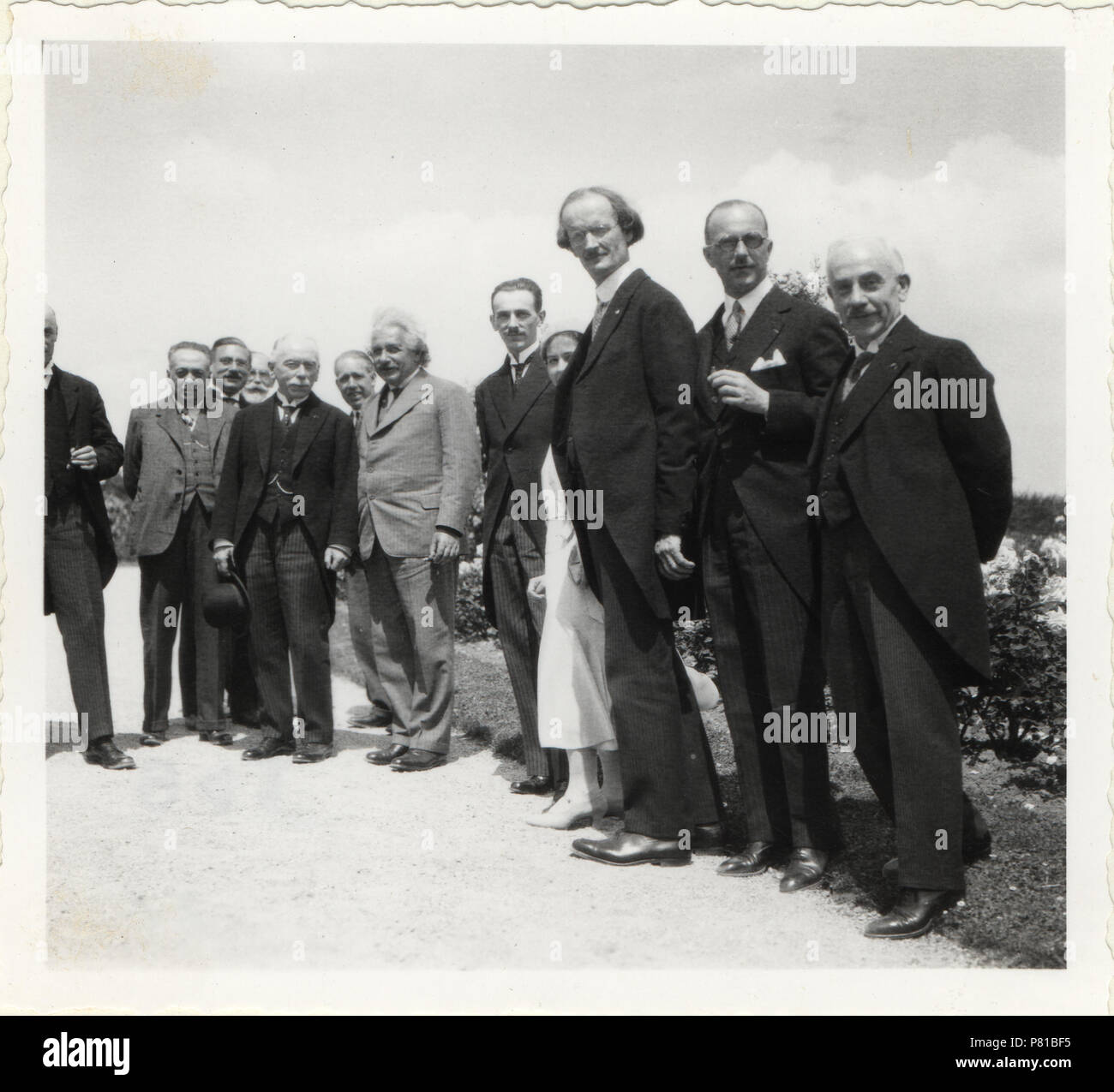 Gruppenbild, 3. von links: Peter Debye, Niels Bohr hinter Albert ...