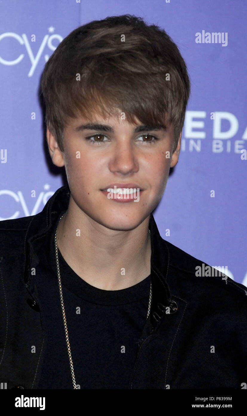 Justin bieber öffentlicher auftritt bei macys -Fotos und -Bildmaterial ...