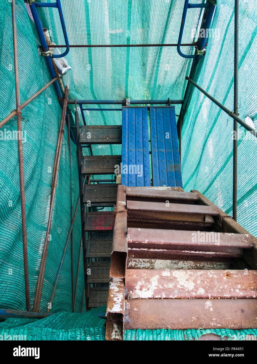 Alte Treppe des hohen Gerüst in der Baustelle Stockfotografie - Alamy