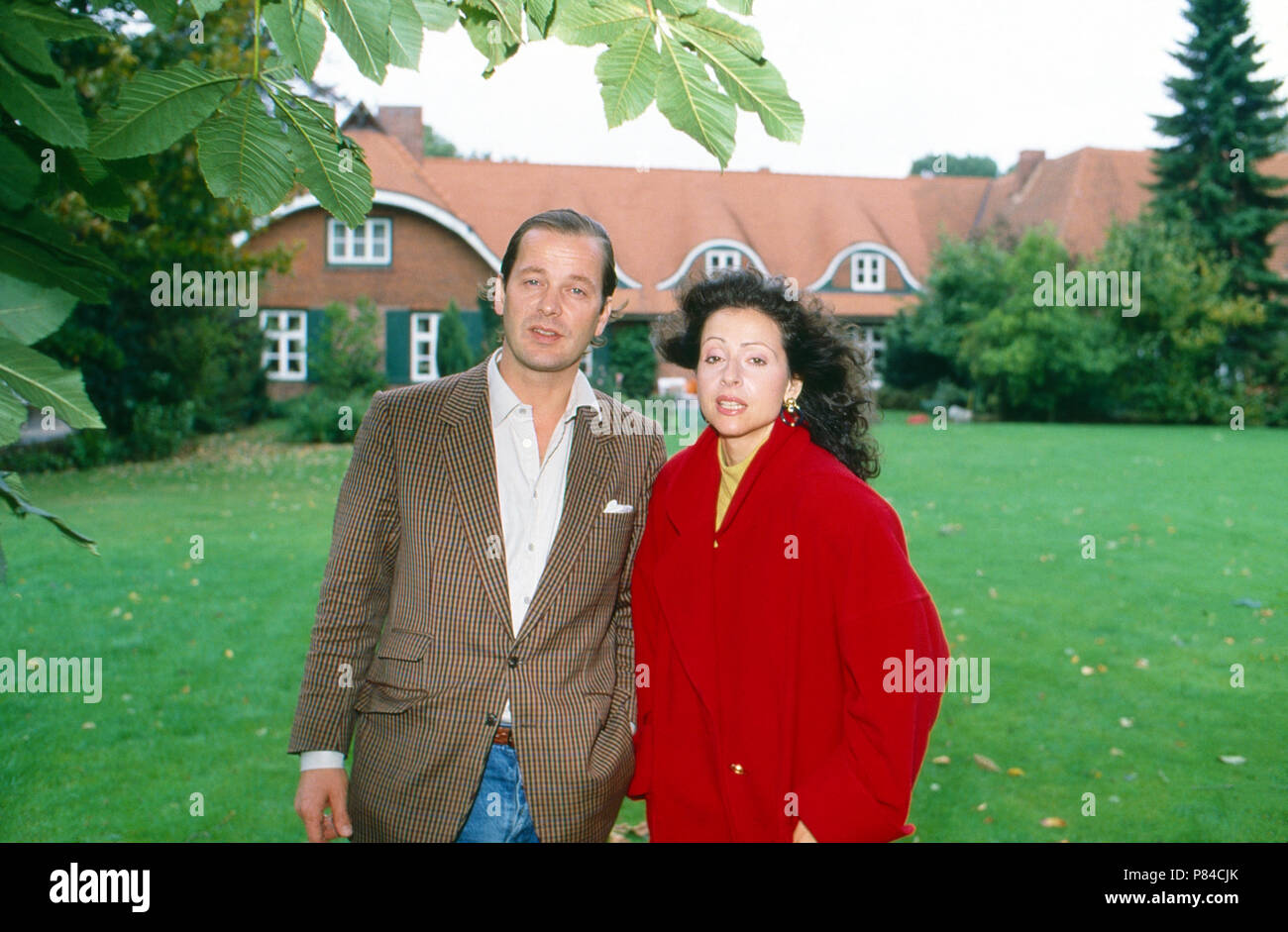 Enno Freiherr von Ruffin, mit Ehefrau Sängerin Vicky Leandros vor gut ...