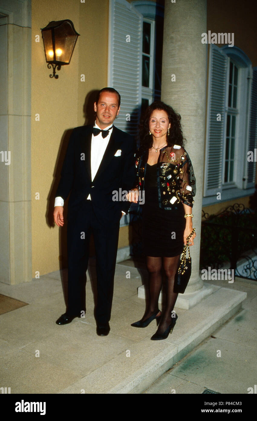 Enno Freiherr von Ruffin, mit Ehefrau Sängerin Vicky Leandros auf Gut ...