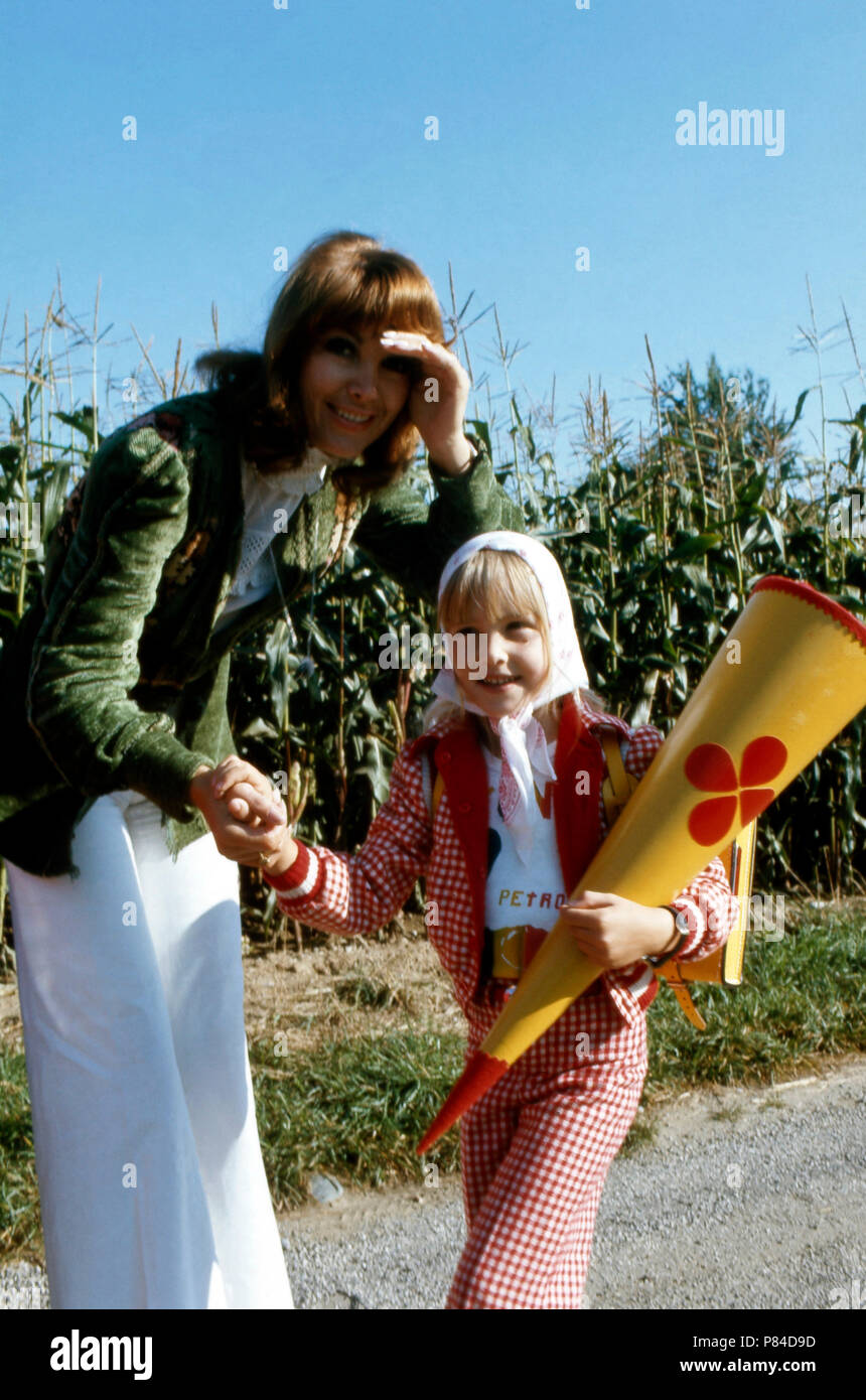 Moderatorin Petra Schürmann bei der Einschulung von Tochter Alexandra ...