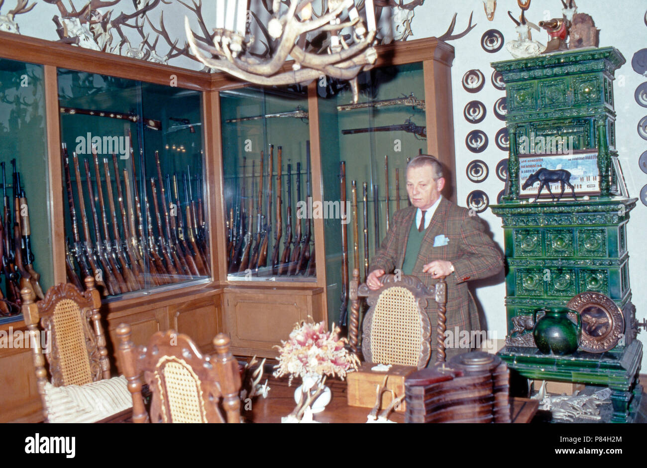 Friedrich Wilhelm Fürst zu Wied im Jagdzimmer in Schloss Neuwied ...