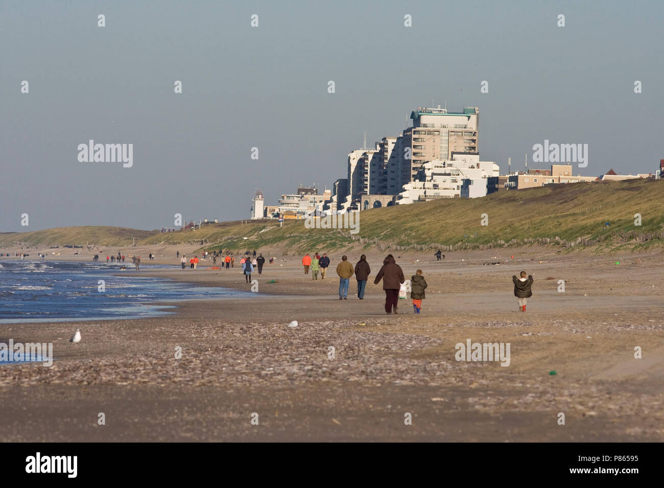 Strand met Noordwijk in de achtergond, Strand mit Noordwijk in de ...