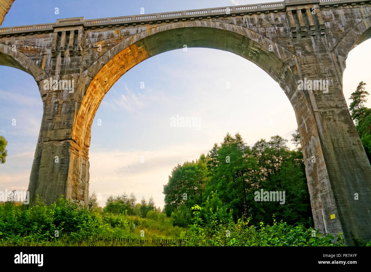 Viadukte aus stein -Fotos und -Bildmaterial in hoher Auflösung – Alamy