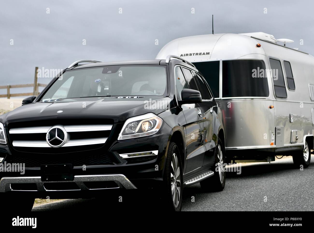 Mercedes wohnmobil -Fotos und -Bildmaterial in hoher Auflösung – Alamy