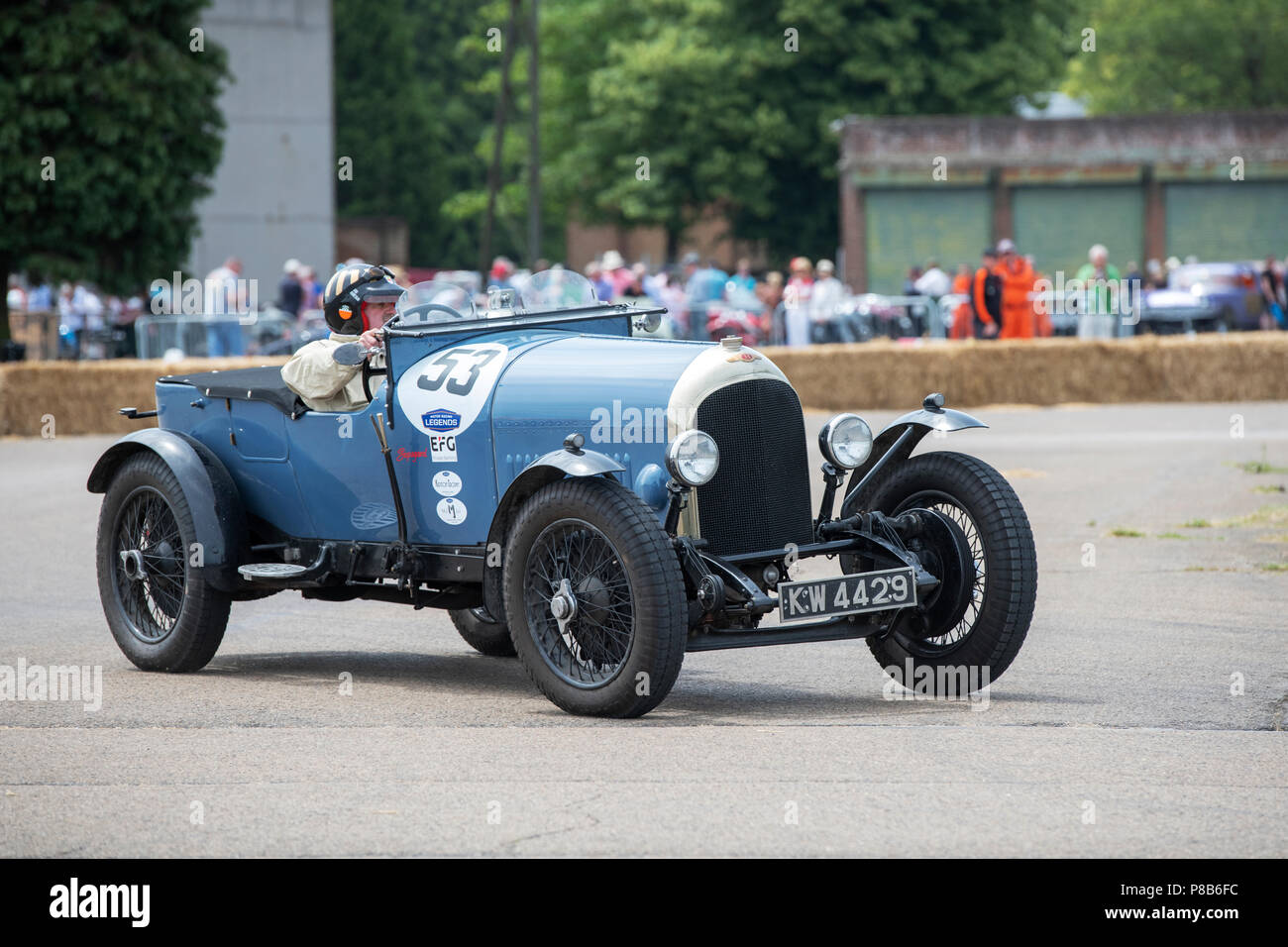 1928 Vintage Bentley 3 Liter Rennwagen um eine Schiene an der Bicester ...