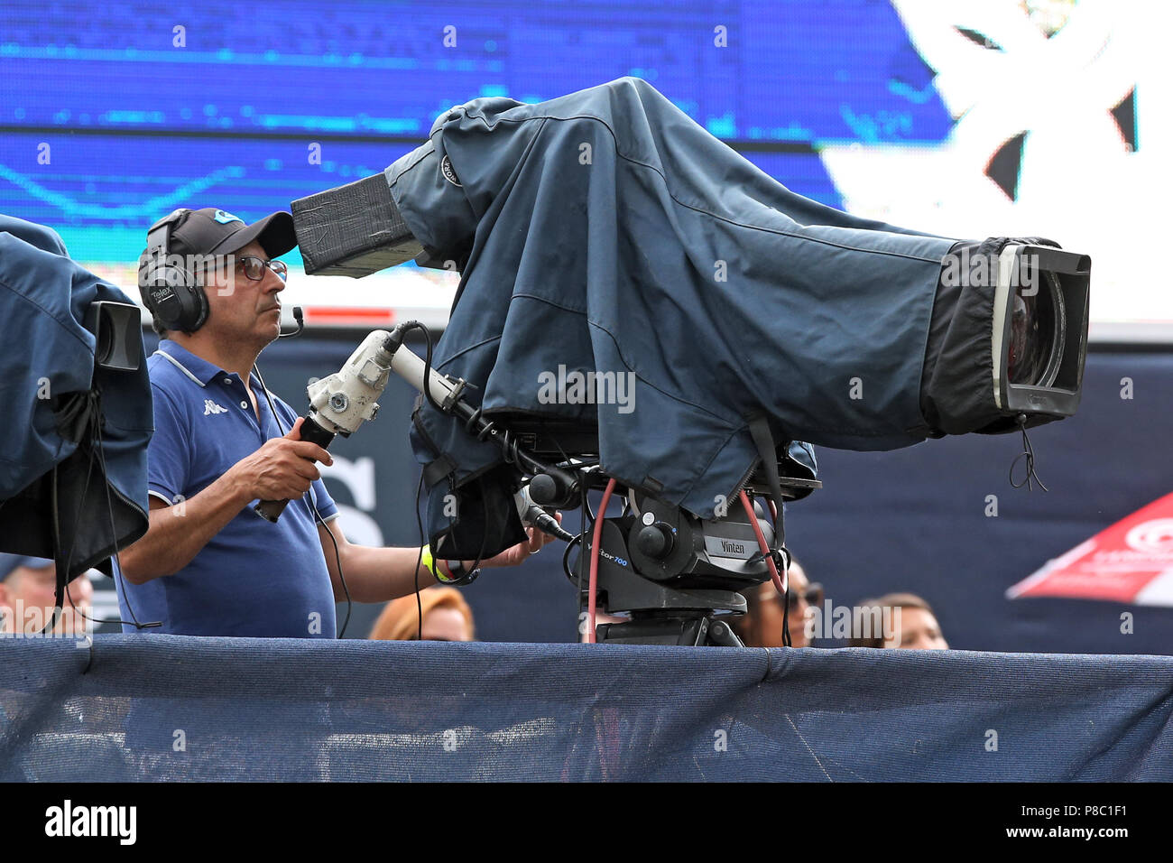 Mit kameramann -Fotos und -Bildmaterial in hoher Auflösung – Alamy