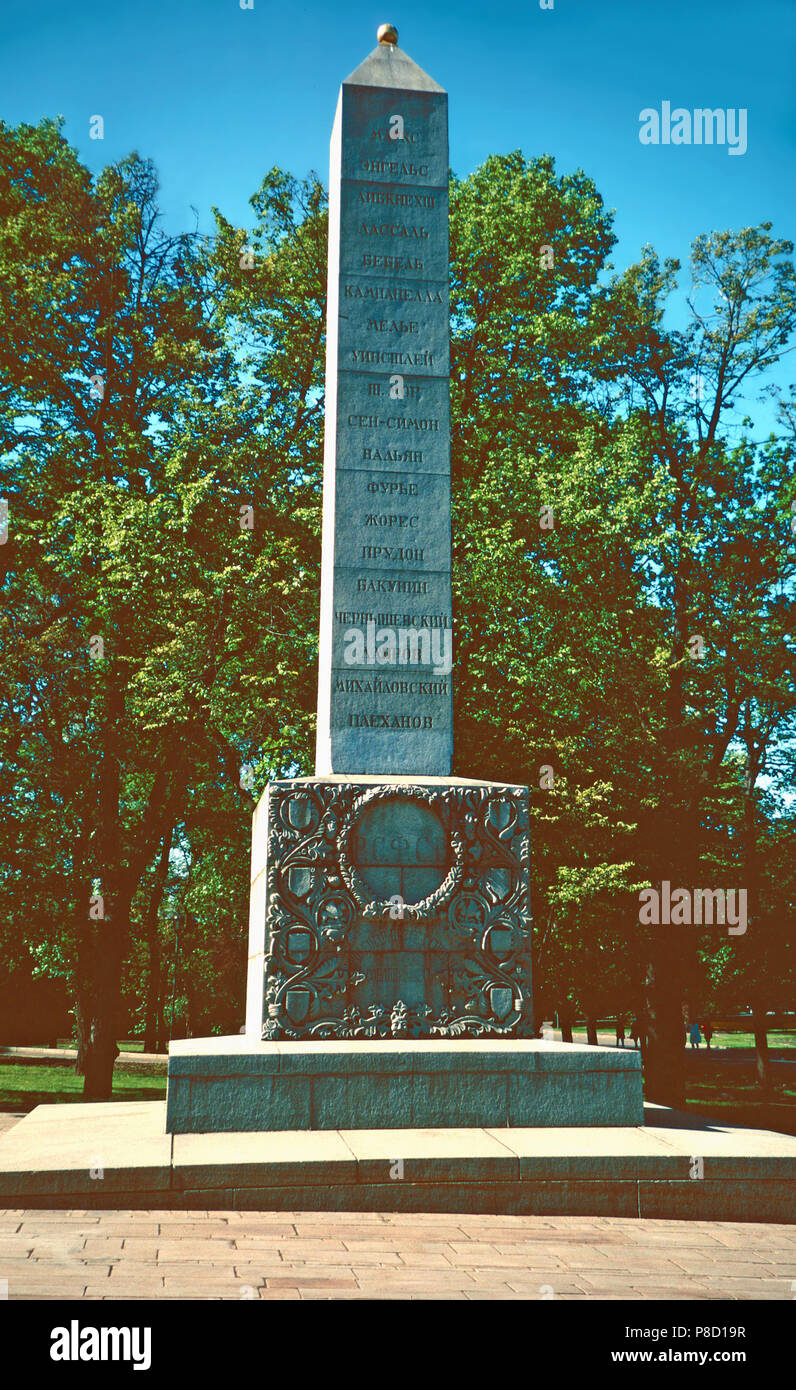 Alexander garten obelisk -Fotos und -Bildmaterial in hoher Auflösung ...