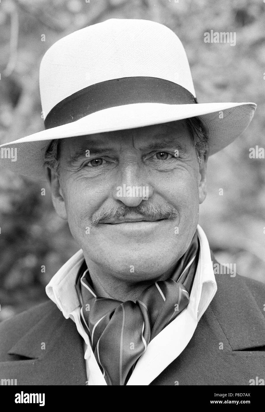 Evil under the sun 1982 denis quilley -Fotos und -Bildmaterial in hoher ...