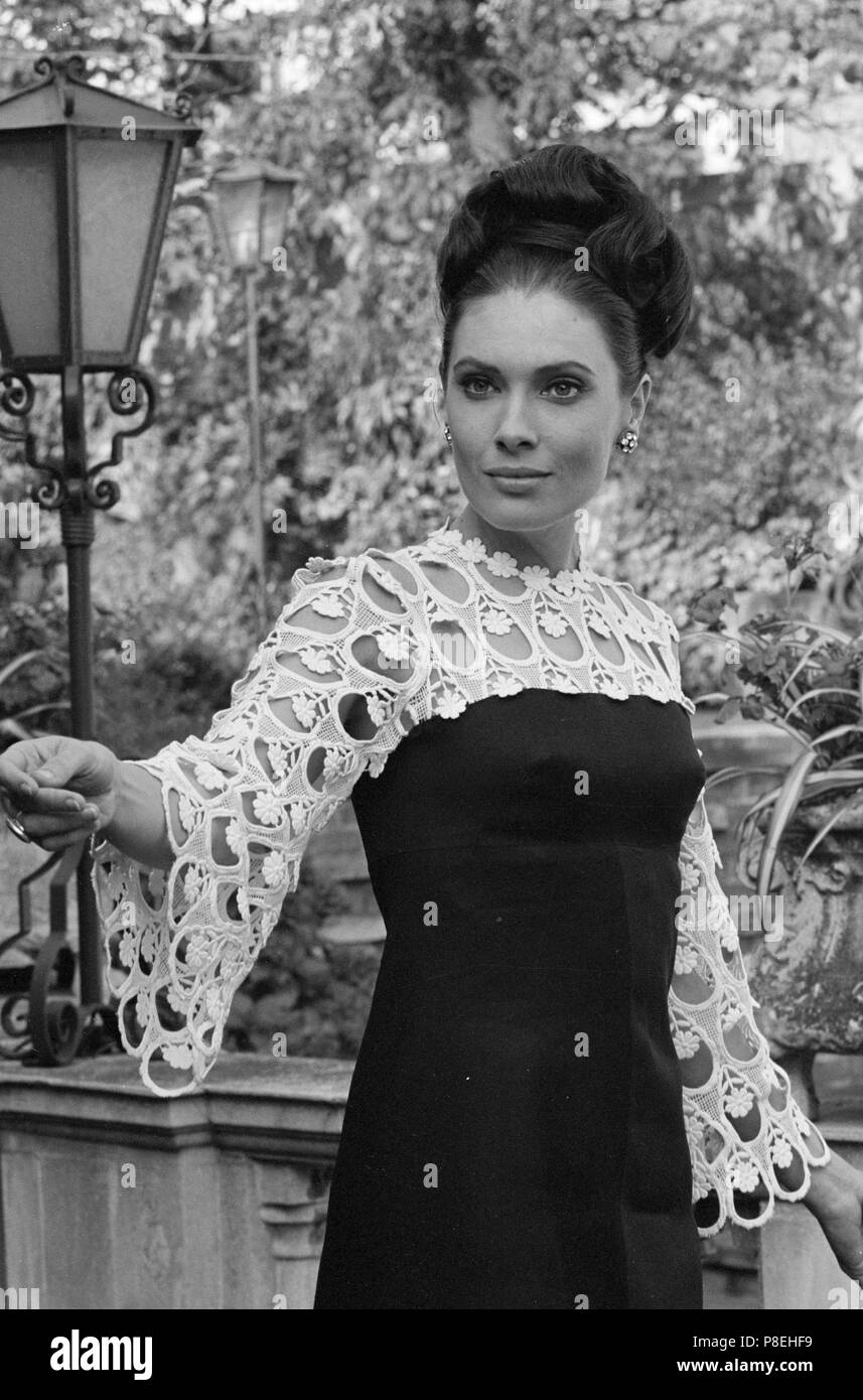 Mann, der sich selbst verfolgte -Fotos und -Bildmaterial in hoher ...