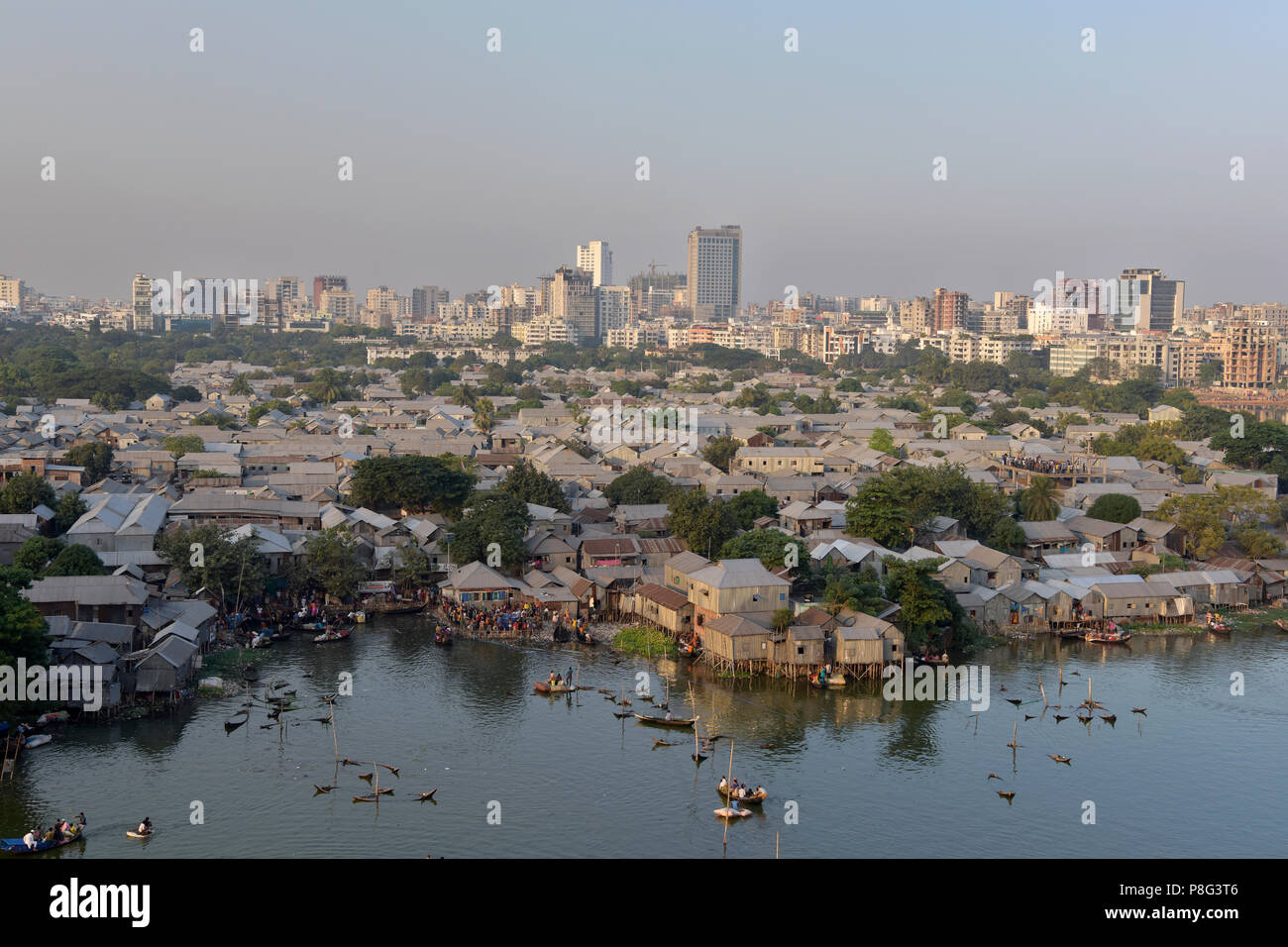 Korail slum in dhaka -Fotos und -Bildmaterial in hoher Auflösung ...